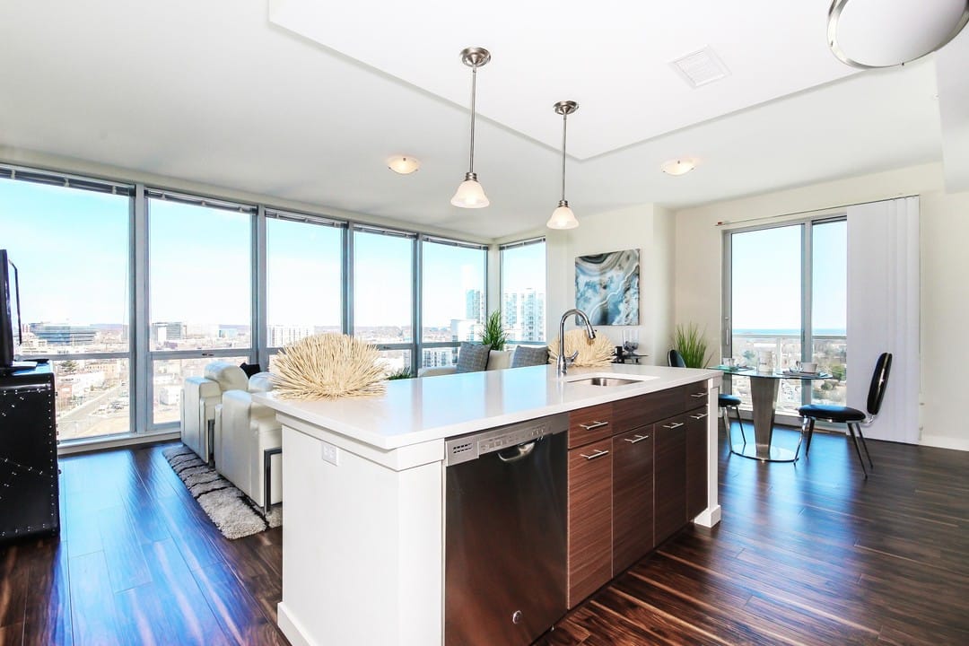 Spacious Elegance by the Waterfront: Renting a 3-Bedroom Apartment at ...